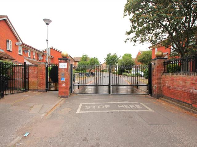 Portland Road, Tottenham, London N15, 2 bed flat to rent, £2,200 pcm | PrimeLocation