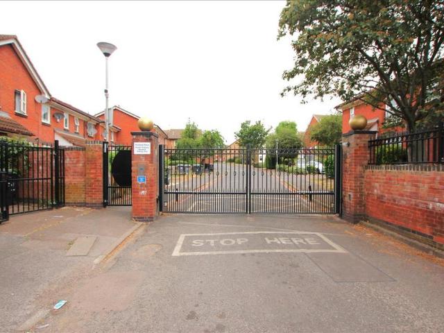 Portland Road, Tottenham, London, N15 2 bed property to rent £1,900 pcm £438 pw
