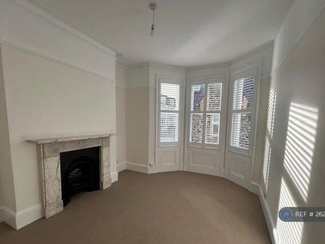 Portland Road, Worthing, 2 Bedroom Flat