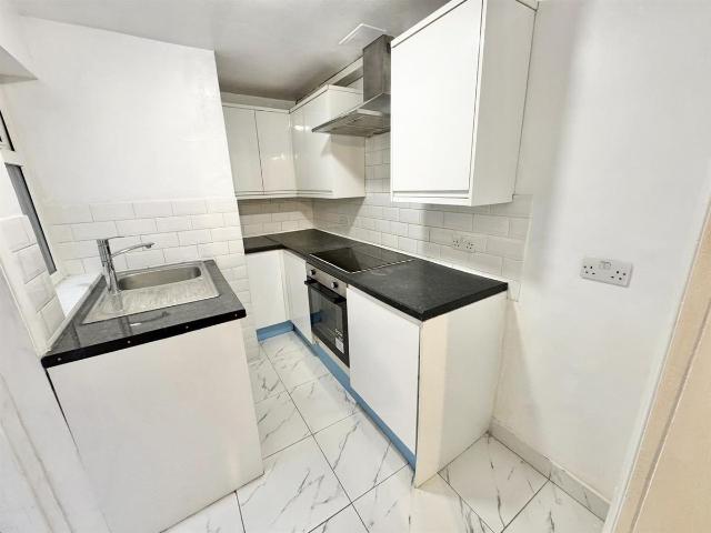 Portland Street, Mansfield NG18, 1 bed flat to rent, £550 pcm | PrimeLocation