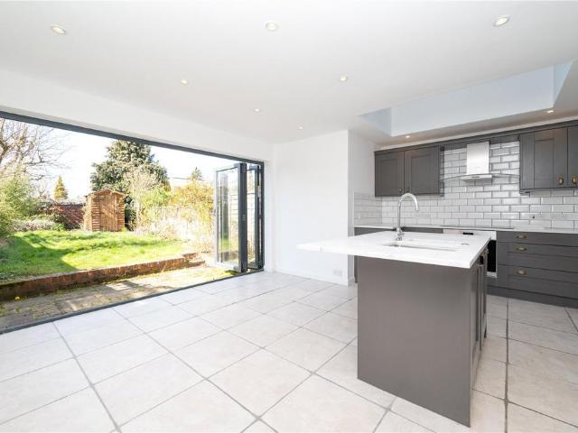 Portland Street, St. Albans. 3 bed terraced house to rent £2,800 pcm £646 pw