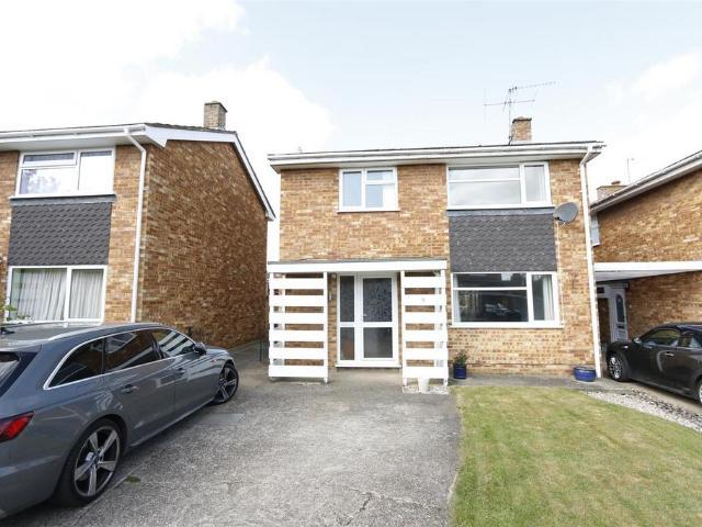 Portman Close, Hitchin 3 bed detached house to rent £1,995 pcm £460 pw