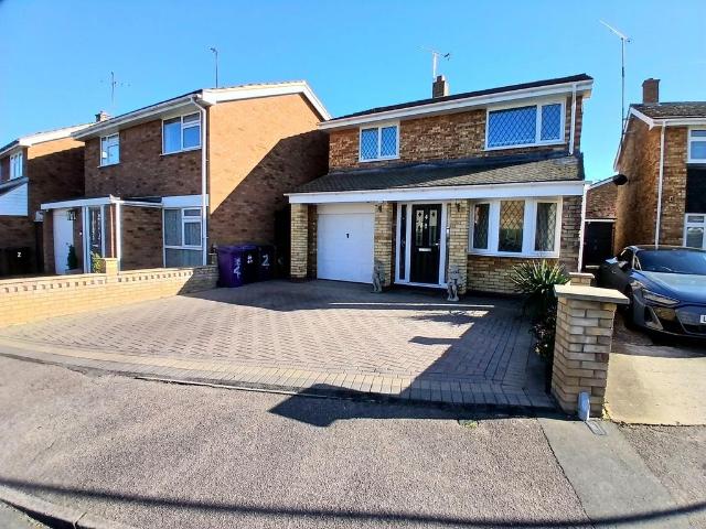 Portman Close, HITCHIN 4 bed house to rent £2,750 pcm £635 pw
