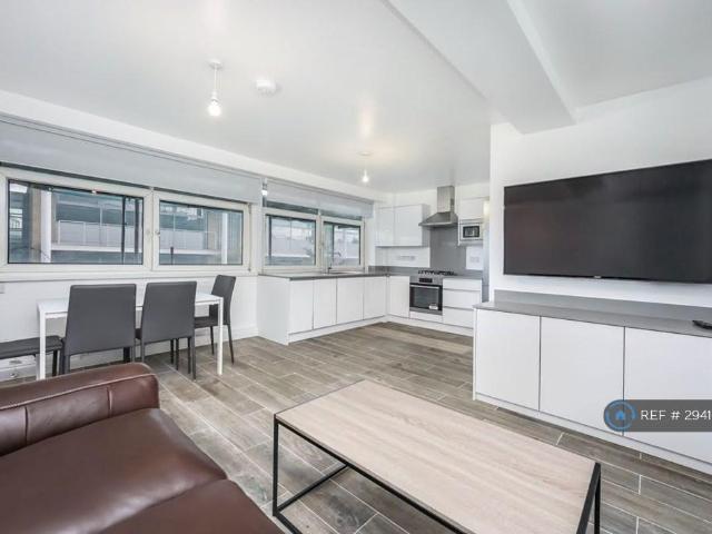 Portman Place, London, E2 4 bed maisonette to rent £4,200 pcm £969 pw