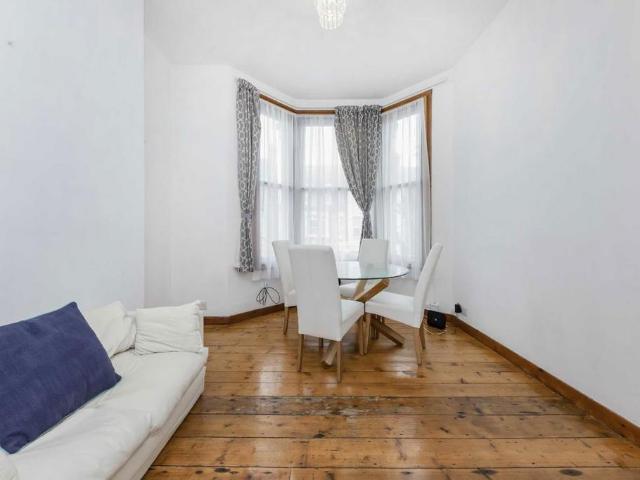 Portnall Road, Maida Vale W9 2 bed flat to rent £2,300 pcm £531 pw