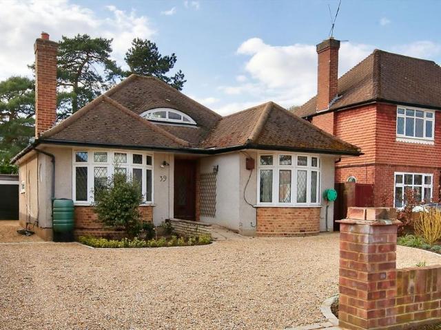 Portsmouth Avenue, Thames Ditton KT7 4 bed detached house to rent £3,995 pcm £922 pw