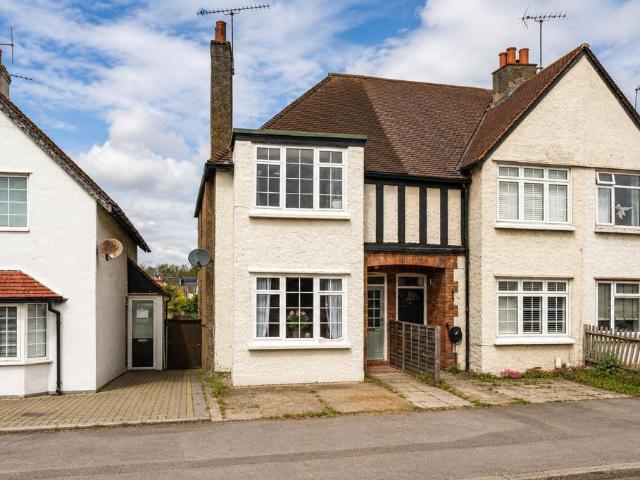 Portsmouth Road, Cobham, Surrey, KT11 2 bed end of terrace house to rent £2,750 pcm £635 pw