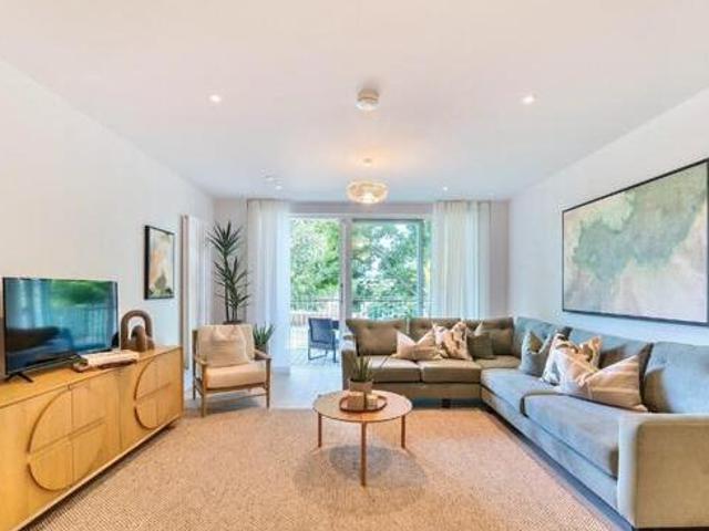 Portsmouth Road, Cobham, 2 Bedroom Apartment