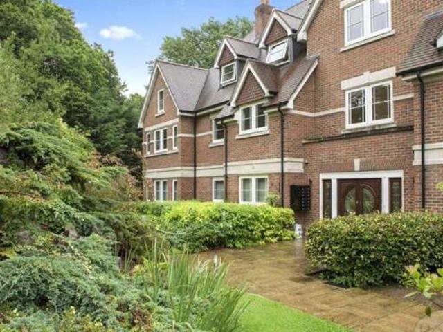 Portsmouth Road, Esher, 3 Bedroom Apartment