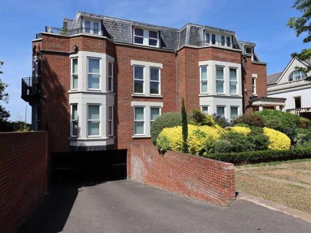 Portsmouth Road, Esher, KT10