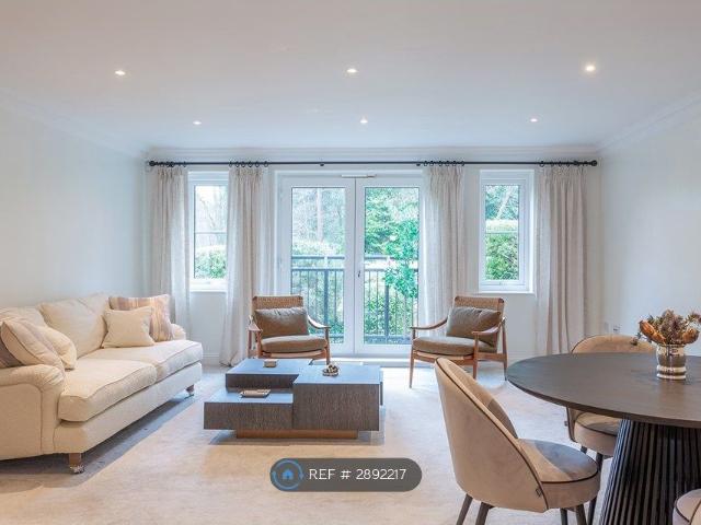 Portsmouth Road, Esher KT10, 2 bed flat to rent, £2,595 pcm | PrimeLocation