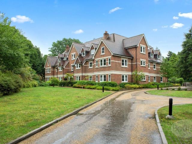 Portsmouth Road, Esher, Surrey KT10, 3 bed flat to rent, £3,250 pcm | PrimeLocation