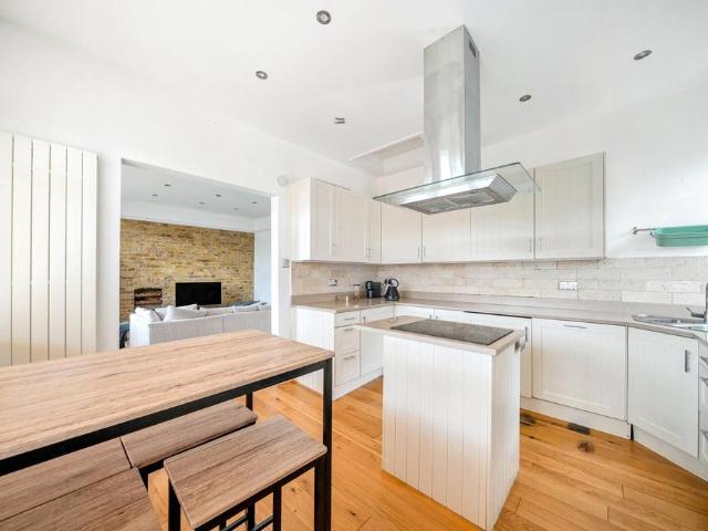 Portsmouth Road, Kingston upon. 2 bed maisonette to rent £2,650 pcm £612 pw