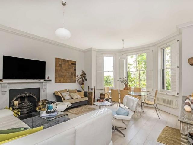 Portsmouth Road, KT6, London