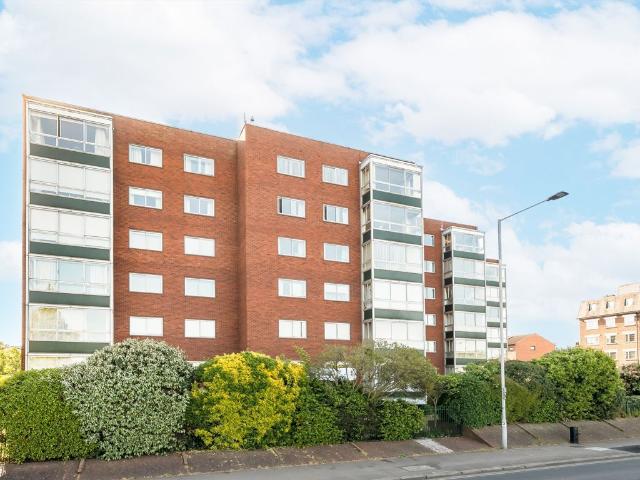 Portsmouth Road, Surbiton KT6, 2 bed flat to rent, £1,995 pcm | PrimeLocation