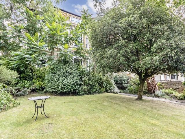 Portsmouth Road, Surbiton KT6, 2 bed flat to rent, £3,000 pcm | PrimeLocation