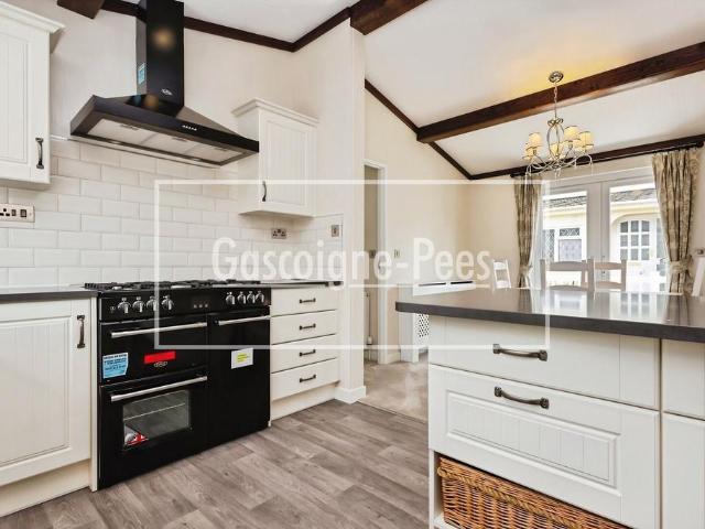Portsmouth Road Warren Park. 2 bed bungalow to rent £1,950 pcm £450 pw