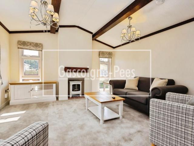 Portsmouth Road Warren Park. 2 bed bungalow to rent £1,900 pcm £438 pw