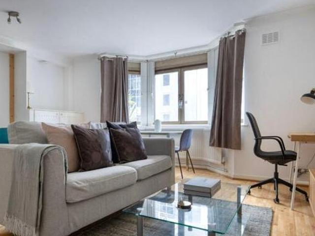 Portsoken Street, London, Studio Flat For