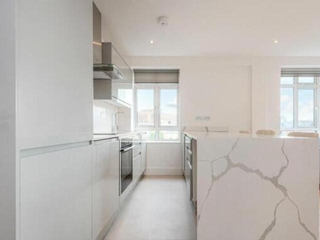 Portsea Hall, Portsea Place, 2 Bedroom Apartment
