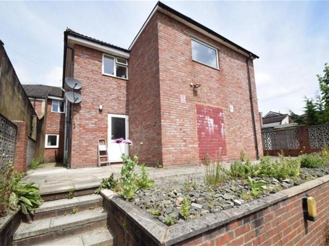 Portswood 2 bed flat to rent £1,050 pcm £242 pw