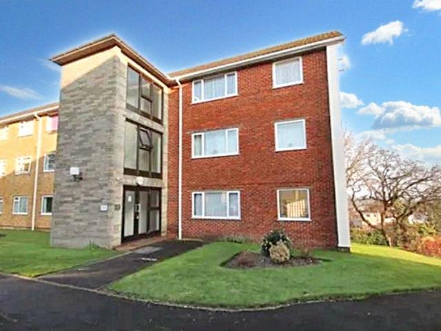 Portswood Drive, Bournemouth, BH10 2 bed apartment to rent £1,050 pcm £242 pw