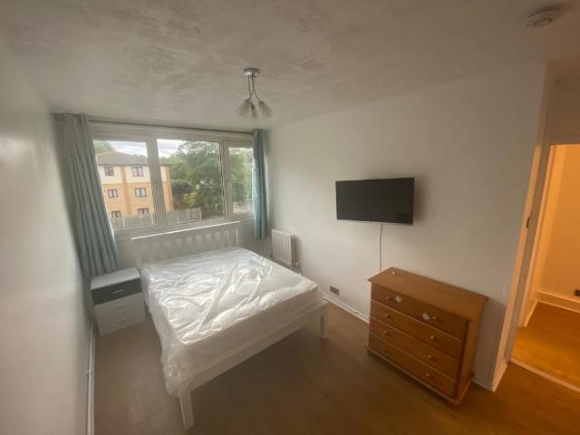 Portswood Place, London SW15 1 bed in a flat share to rent £1,000 pcm £231 pw