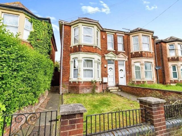 Portswood Road, Hampshire SO17 6 bed semi detached house to rent £2,650 pcm £612 pw