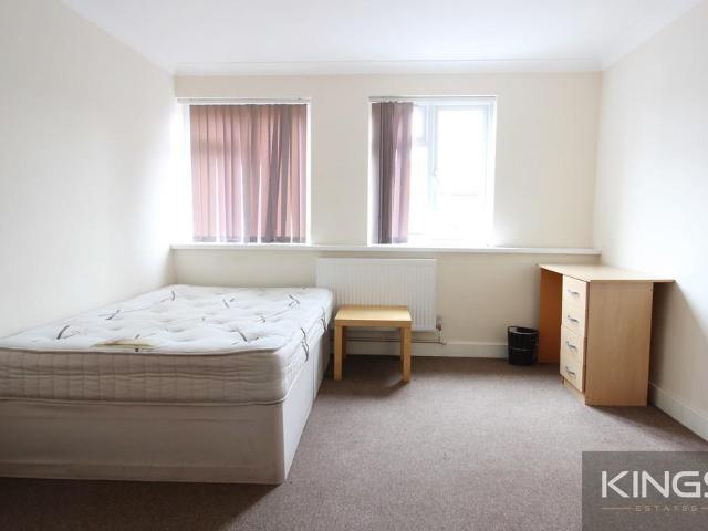 Portswood Road, Southampton 6 bed apartment to rent £3,000 pcm £692 pw