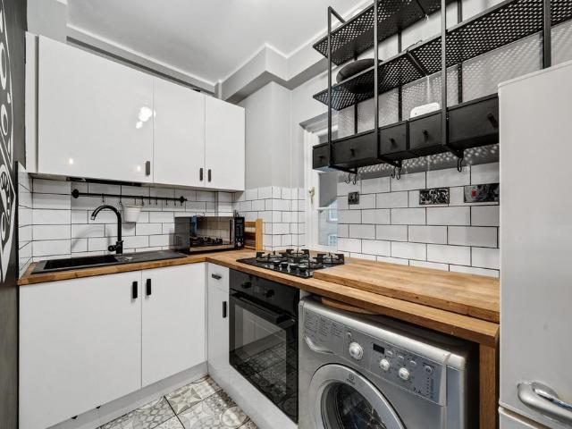 Portpool Lane, London, EC1N 1 bed flat to rent £2,200 pcm £508 pw