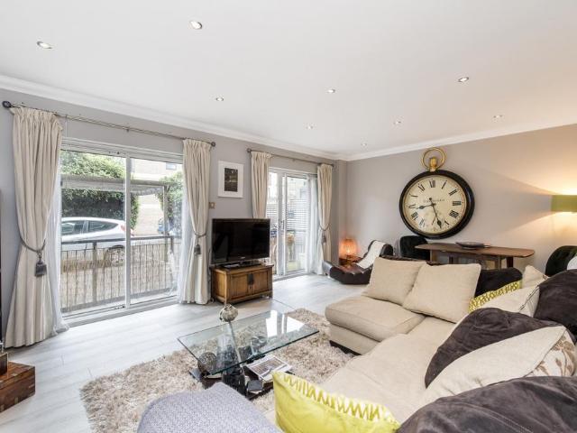 Portrait Place, London E2 2 bed apartment to rent £2,925 pcm £675 pw