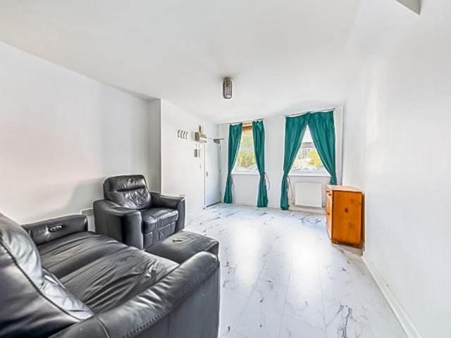 Portree Street, Poplar, London, E14 2 bed flat to rent £1,950 pcm £450 pw