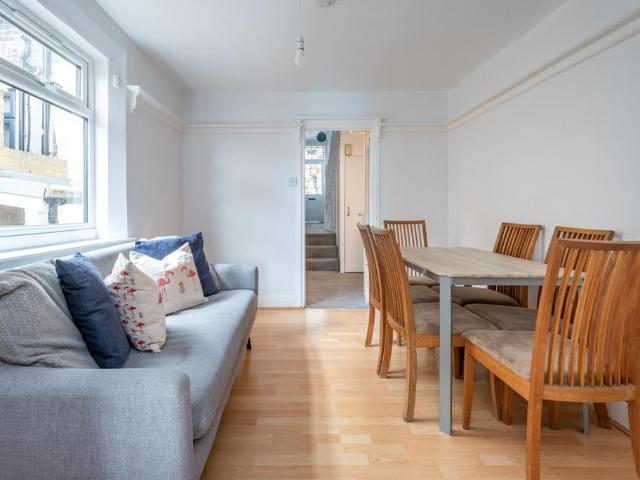Portway, London, E15 4 bed terraced house to rent £3,750 pcm £865 pw