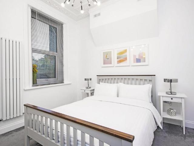 Portway, Stratford, London, E15 1 bed flat to rent £3,500 pcm £808 pw