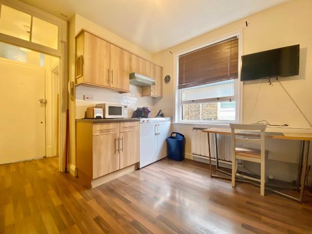 Porchester Road, London W2, Studio to rent, £1,517 pcm | PrimeLocation