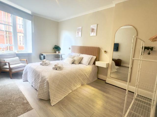 Porchester Road, London W2, 2 bed flat to rent, £4,500 pcm | PrimeLocation