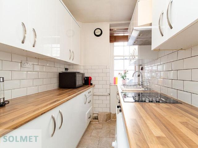 Porchester Road, London W2 3 bed apartment to rent £3,000 pcm £692 pw
