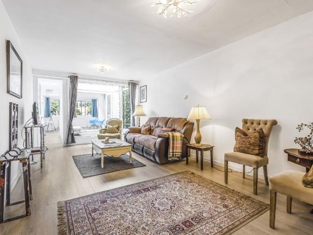 Porchester Square, Bayswater, London W2, 3 bed flat to rent, £4,100 pcm | PrimeLocation