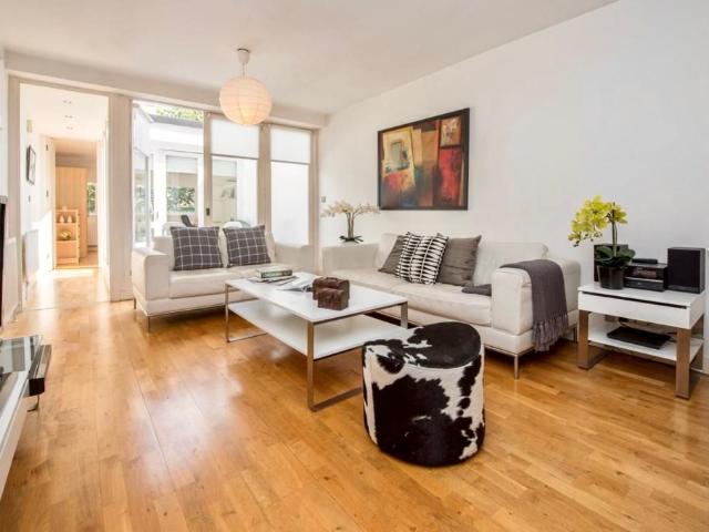 Porchester Square, Bayswater W2, 3 bed flat to rent, £3,900 pcm | PrimeLocation