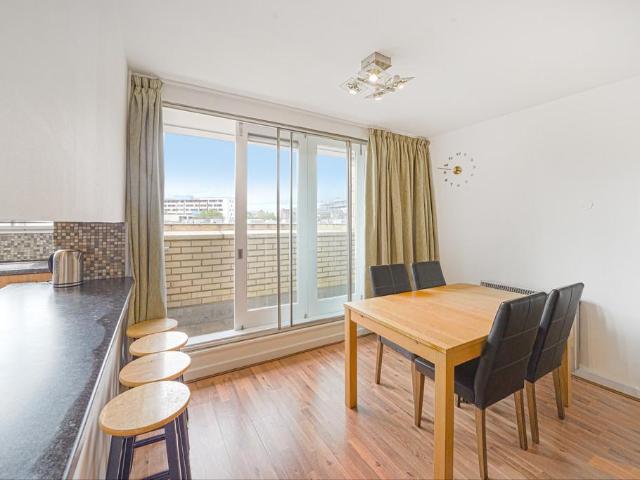 Porchester Square, Bayswater W2 2 bed flat to rent £2,950 pcm £681 pw