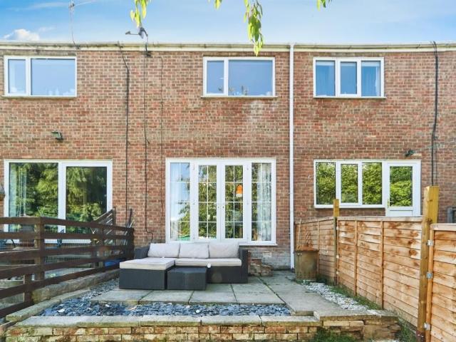 Post Hill Court, Leeds LS12, 2 bed property to rent, £1,100 pcm | PrimeLocation