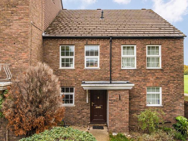 Post Lane, Twickenham TW2, 2 bed property to rent, £2,500 pcm | PrimeLocation