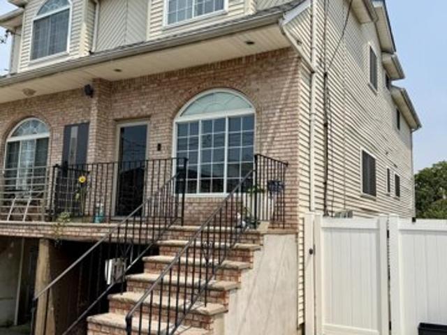 Post Ln, Staten Island, Home For Sale