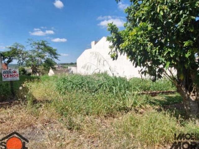 Possui 150,0 m² de área de terreno, com 6,00 mts de frente e 25,00 mts de profundidade. Agende sua v