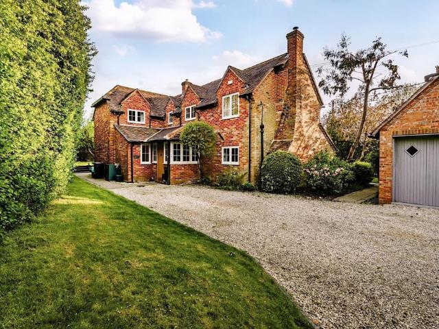 Pottery Lane Inkpen RG17 4 bed house to rent £3,600 pcm £831 pw