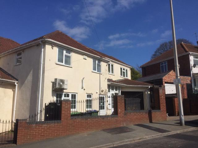 Pottery Road, Oldbury B68, 2 bed flat to rent, £950 pcm | PrimeLocation