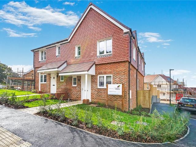 Potter Street, St. Leonards on Sea. 3 bed semi detached house to rent £1,795 pcm £414 pw