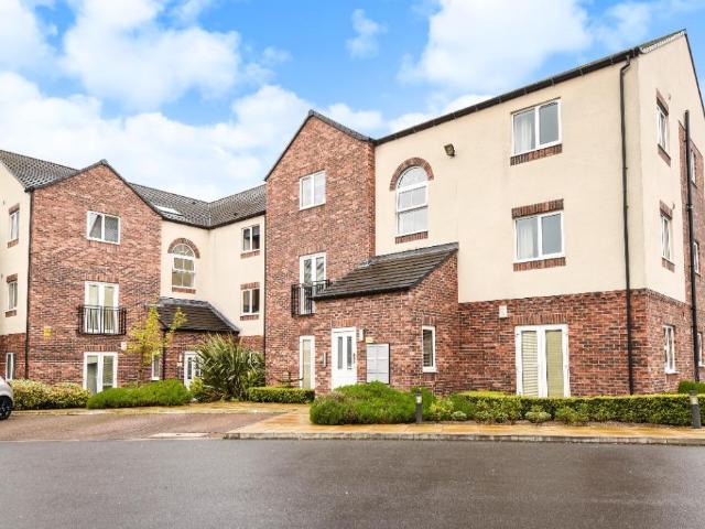 Potternewton Mount, Leeds LS7 2 bed flat to rent £1,050 pcm £242 pw