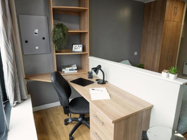 Potterrow, Edinburgh EH8 Studio to rent £1,928 pcm £445 pw