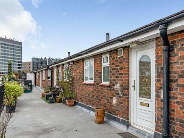 Potters Bar, Hertsmere, 2 Bedroom Flat